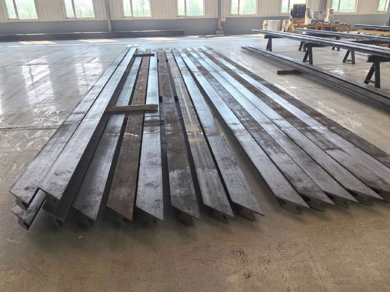 How Do Train Tracks Work